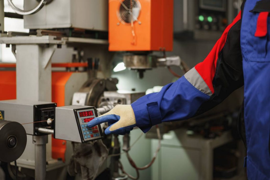 What's a push button do? What's inside, is a pushbutton a switch?