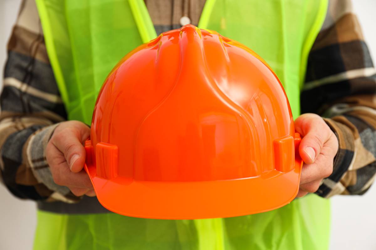 How to Properly Wear a Hard Hat for Safety on Construction Sites