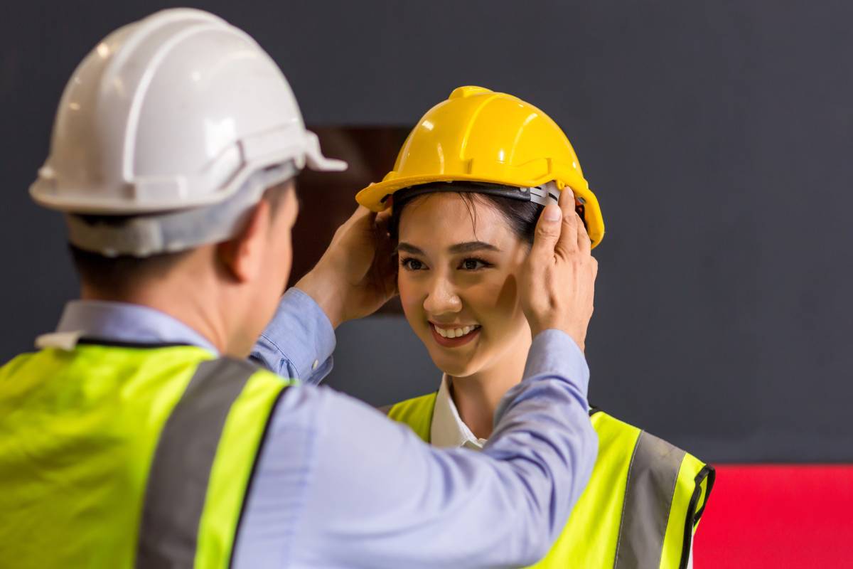 How to Properly Wear a Hard Hat for Safety on Construction Sites